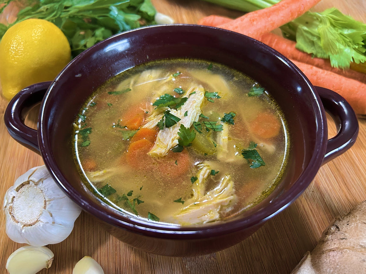 Sopa picante de pollo con limón y jengibre: un reconfortante platillo